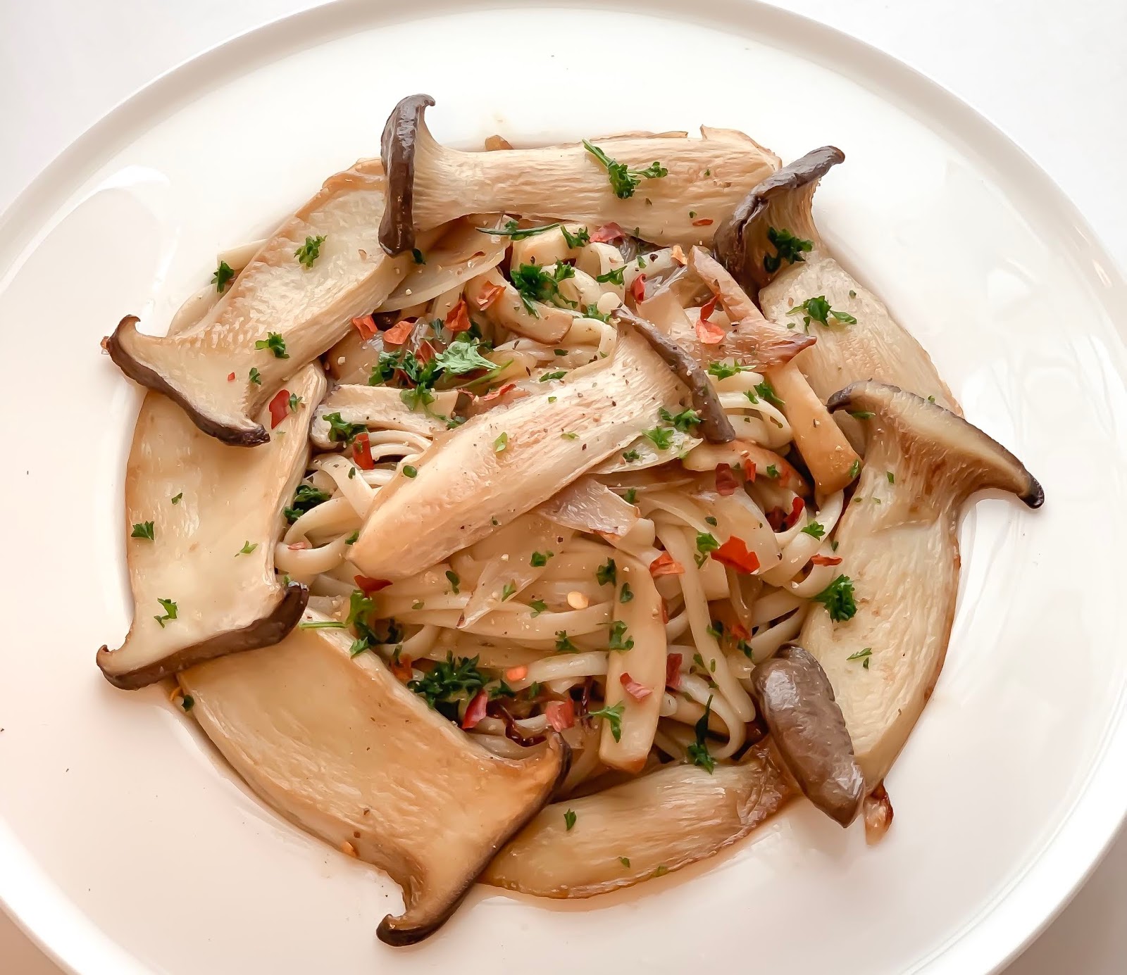 Vegan pasta linguini ,a la Vongole, recipe with king oyster mushrooms ...