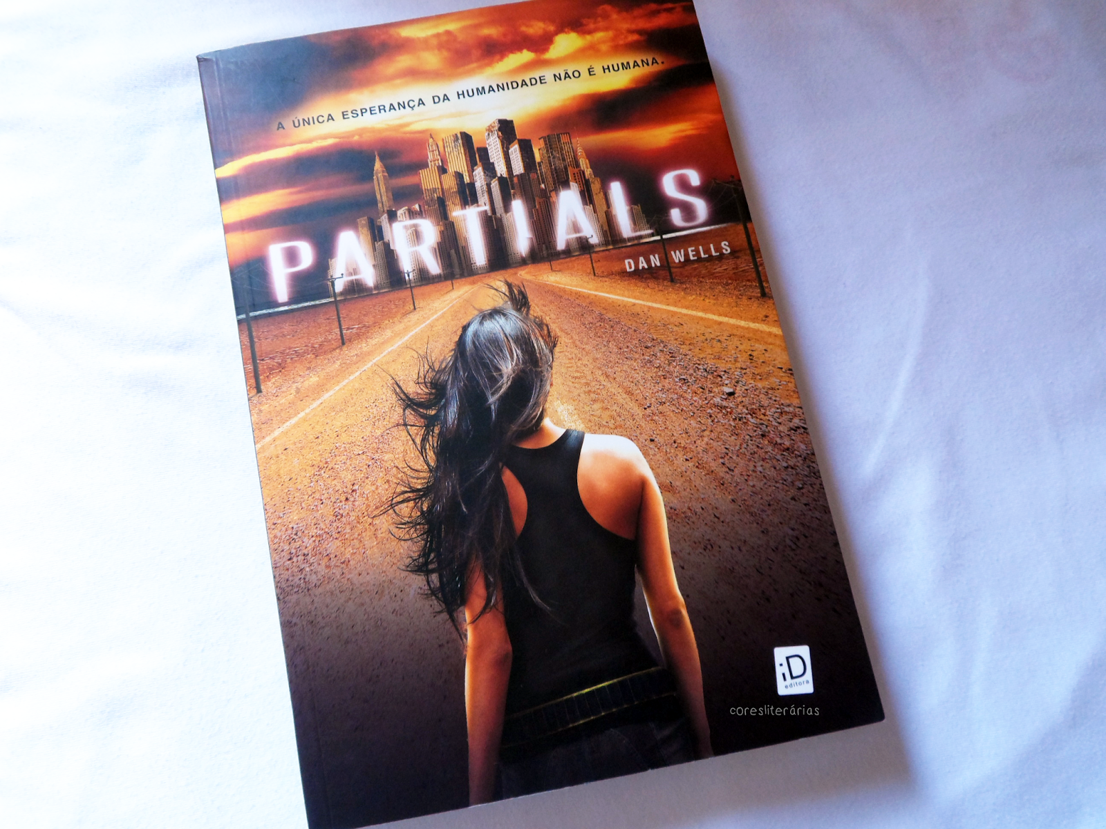 {Resenha} "Partials" de Dan Wells | Cores Literárias