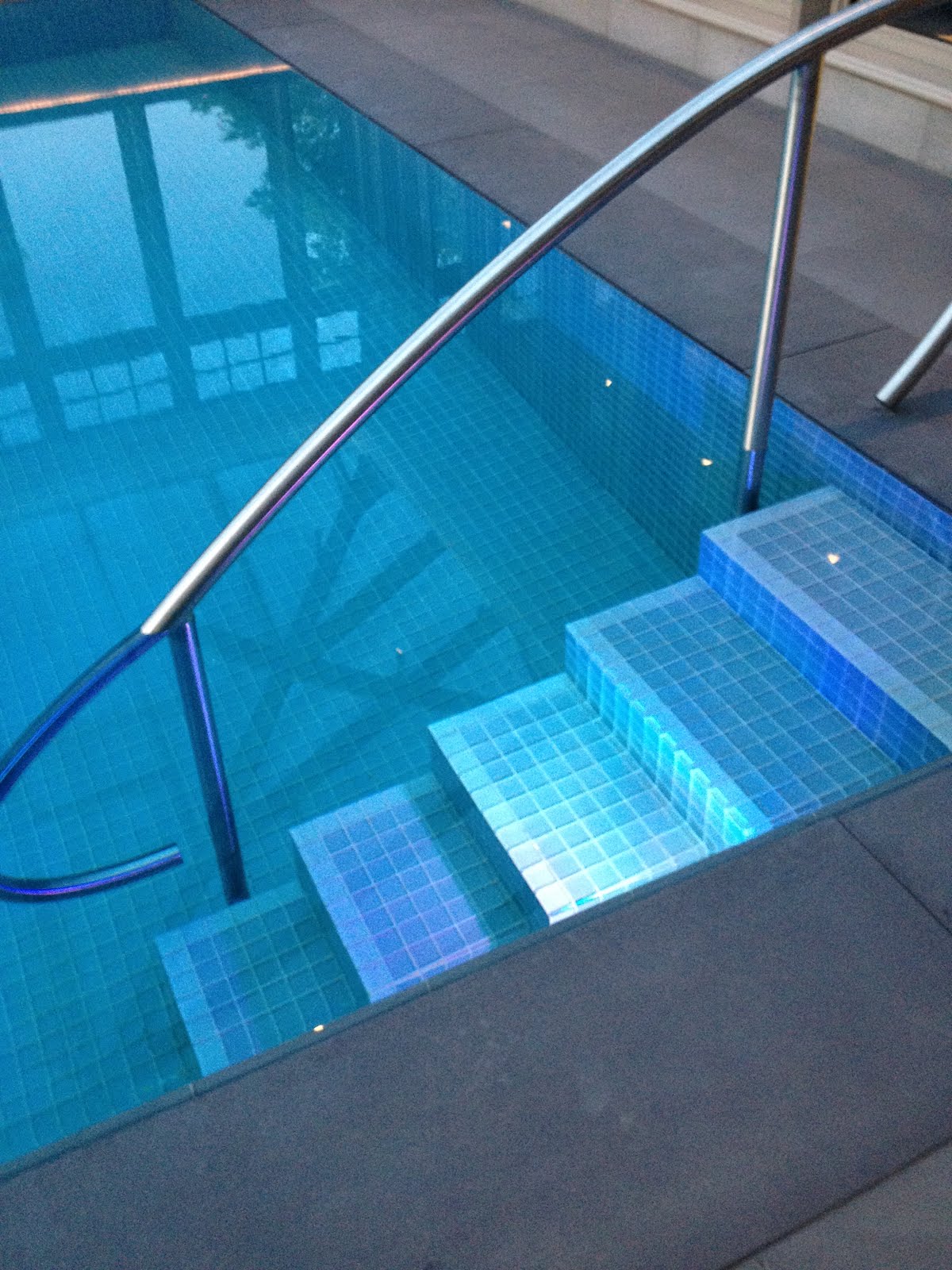 Aquaknot Pools, Inc.: Knife Edge Perimeter Overflow Pool
