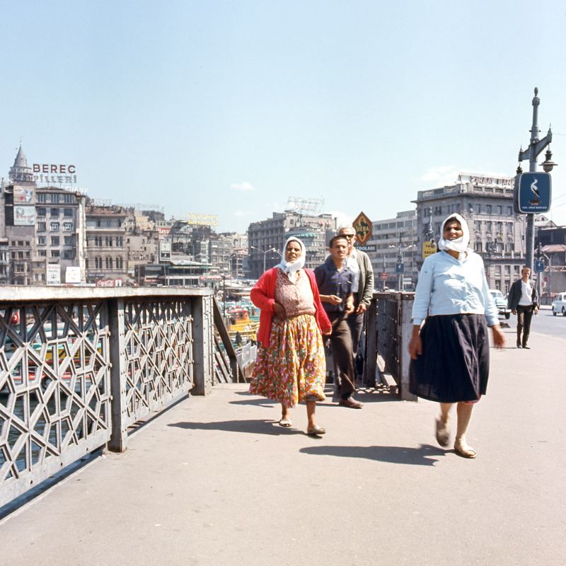 45 Color Pics Capture Street Scenes of Istanbul in the Early 1970s ...