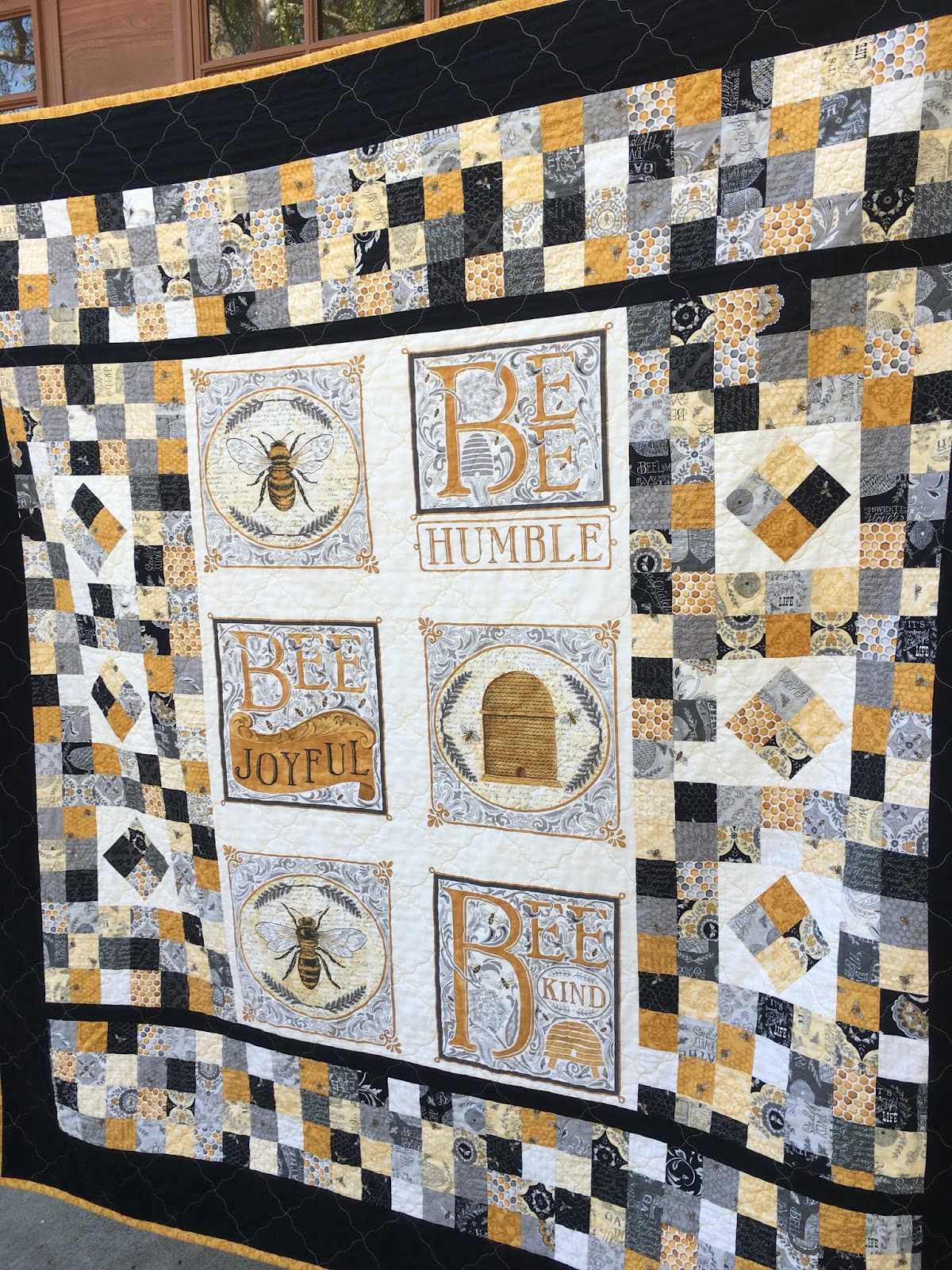 Ye Olde Sweatshop: Bee Joyful Quilt All Finished (Part Two)