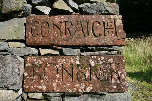 paradis express: Pip Hall lettercarving