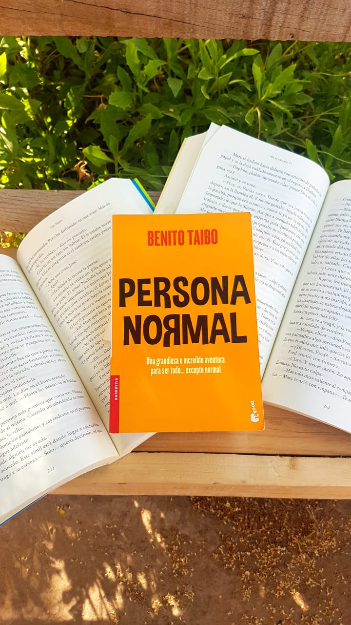 Una página, un mundo: Persona normal