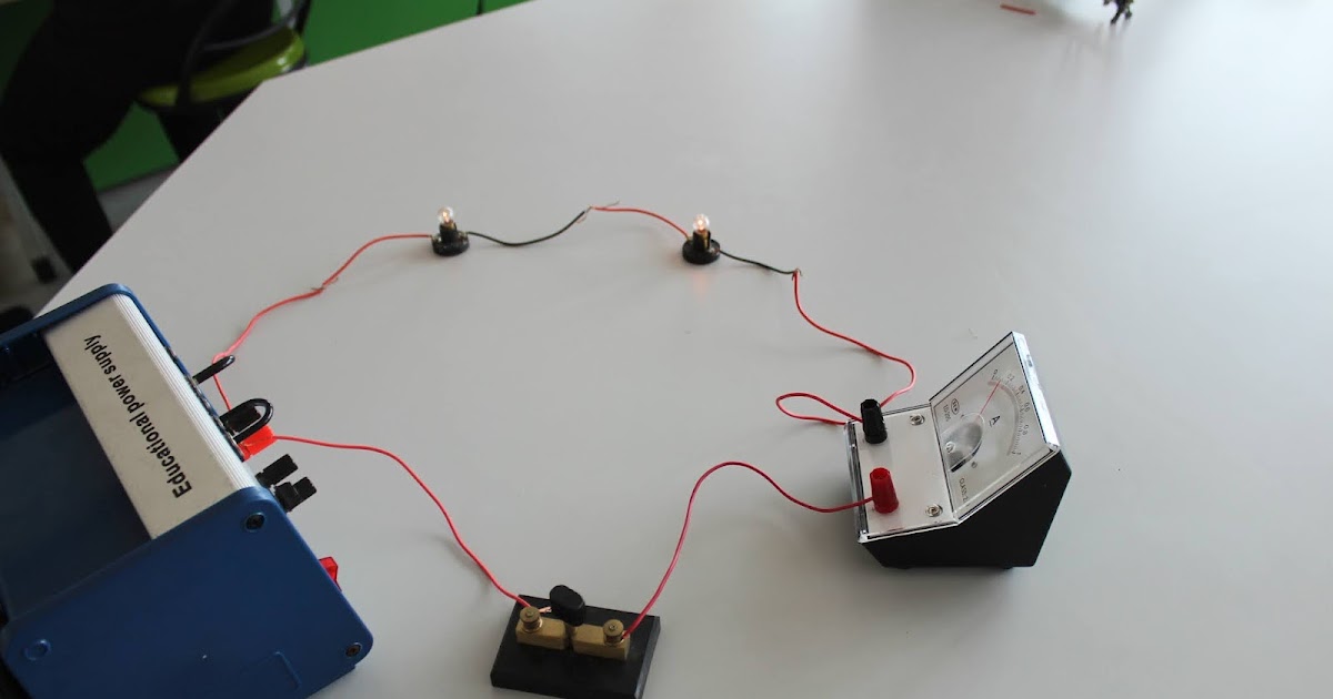 SuperLab Physics 4531: Light bulbs in a series circuit.