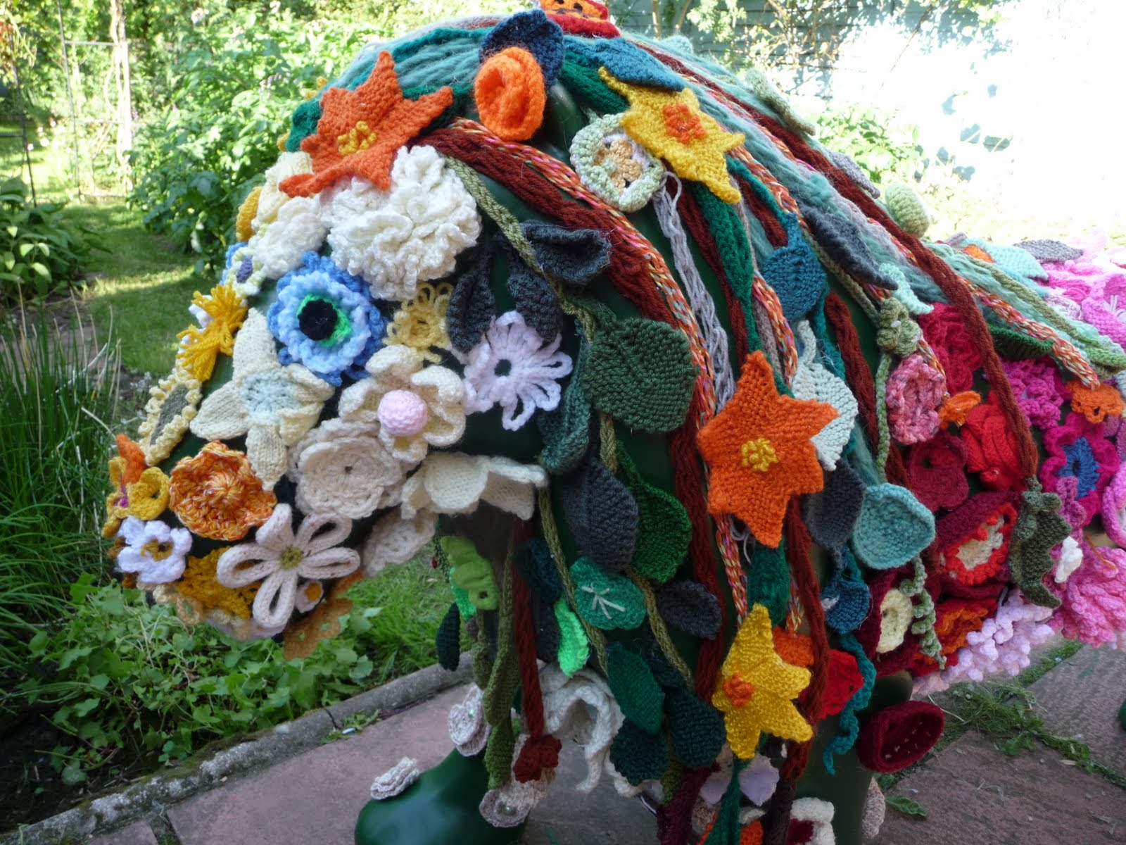 Blooming Marvellous ~ community knitted garden : Summer of Love - our ...
