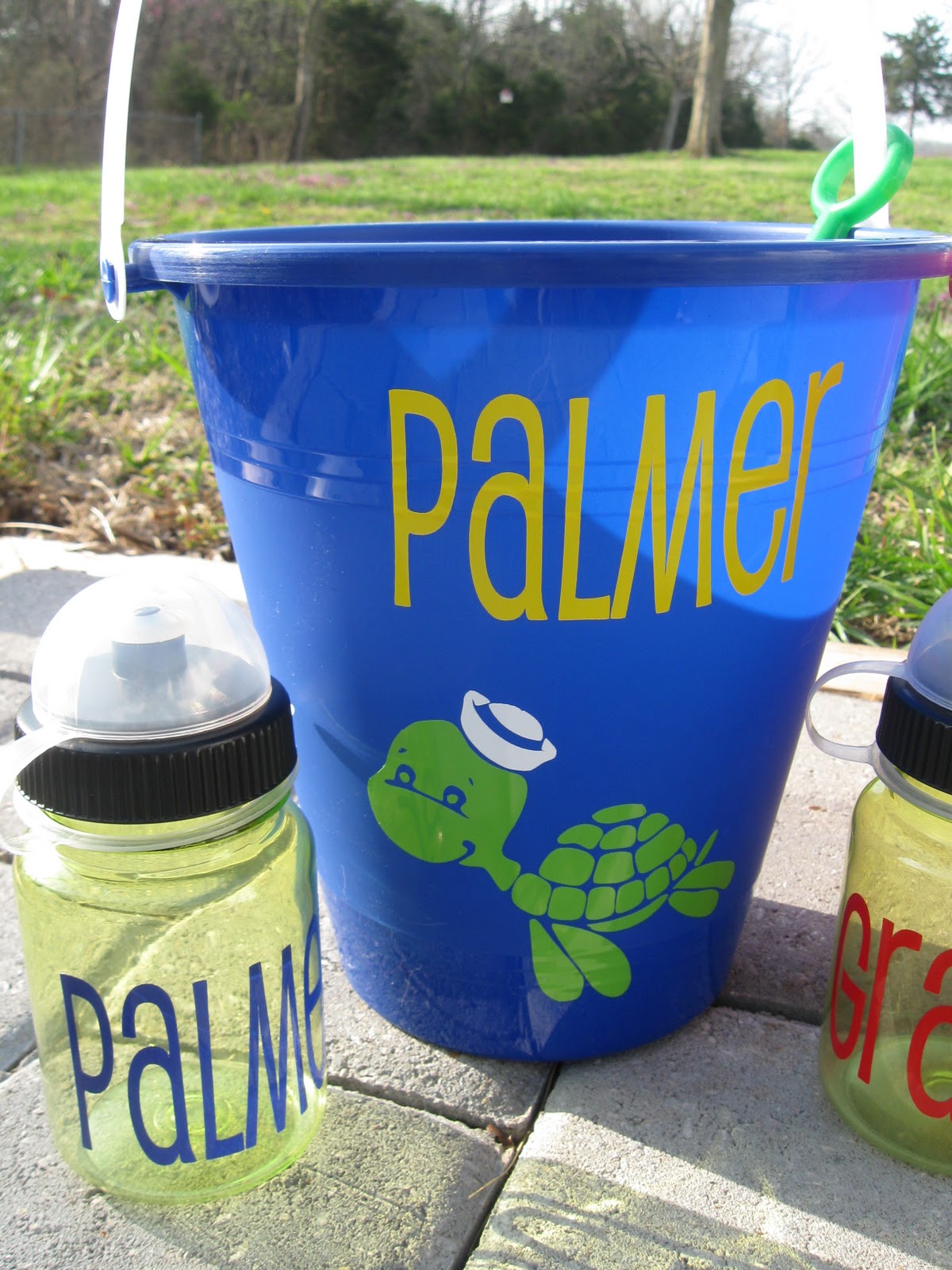 De La Design: Personalized Sand Pails / Beach Buckets