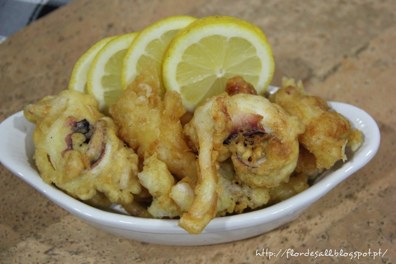 E sai mais um petisco ... Chocos fritos em polme de cerveja!!!