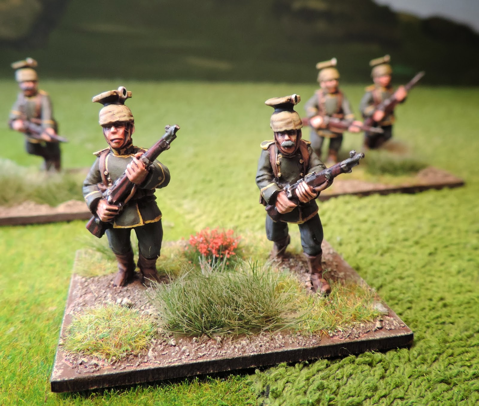 NEWS FROM THE FRONT: Dismounted 1914 German Uhlans