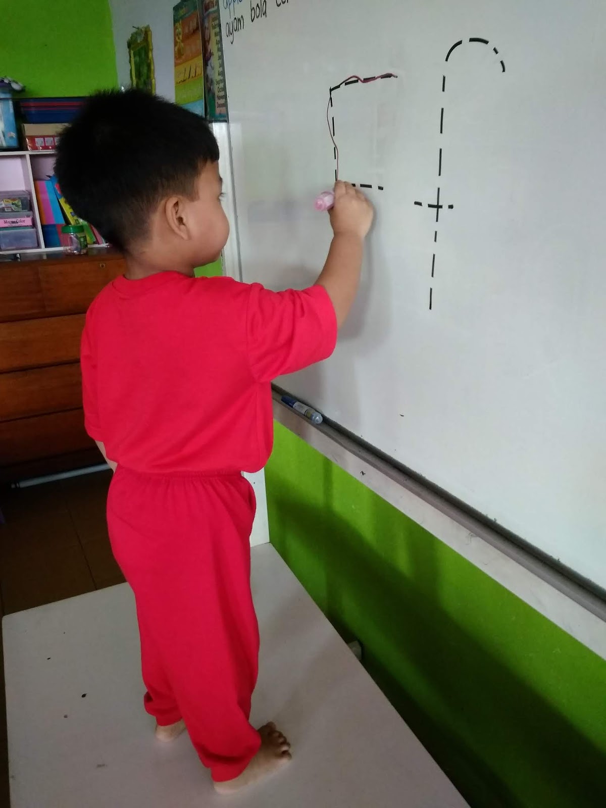 Taska Ummi Ida: Aktiviti 4 Tahun : Aktiviti Menyurih Huruf Ff