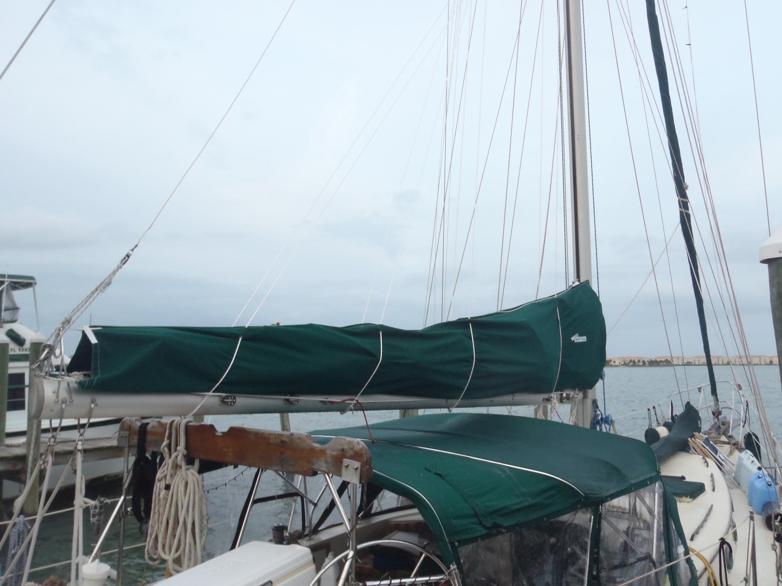 Scott and Annie... Off 2 Sea the World: NEW MACK PACK AND MAIN SAIL