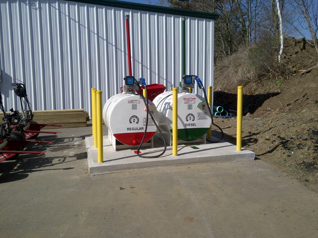 Bobs Shop: Inside fuel can storage