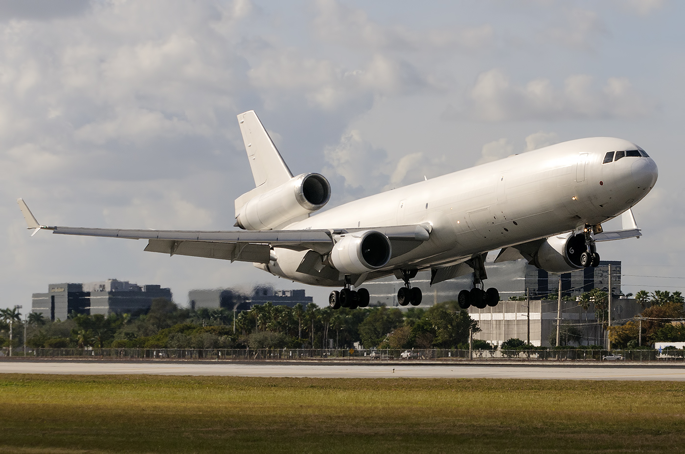Amateur Aviation Photography: Freight Dogs - McDonnell-Douglas MD-11