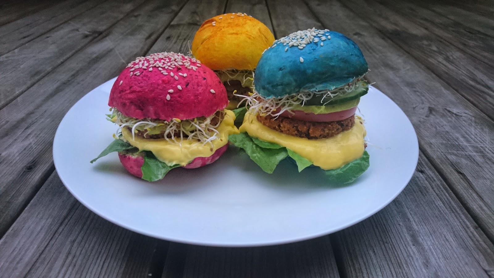 Rainbow Burger Buns - jemappelle.s