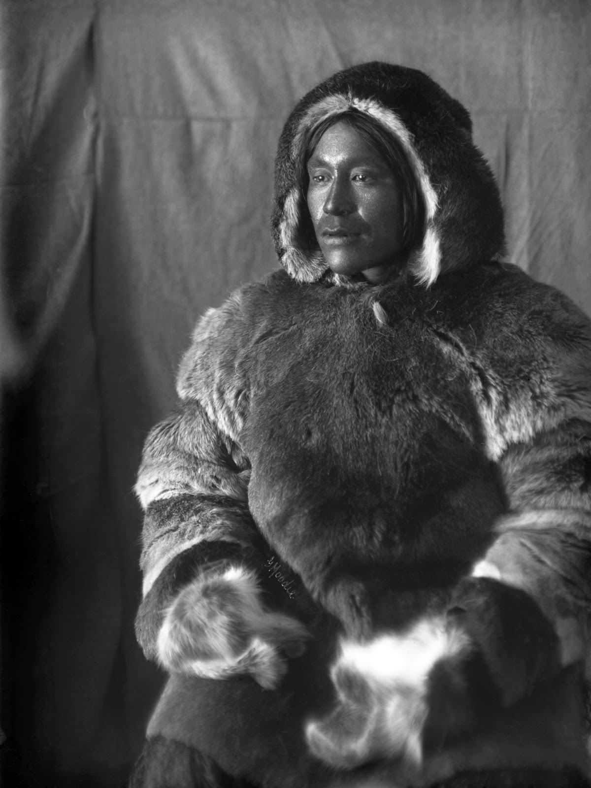 Rare Vintage Photographs of the Inuit People in Canada's Frozen North ...