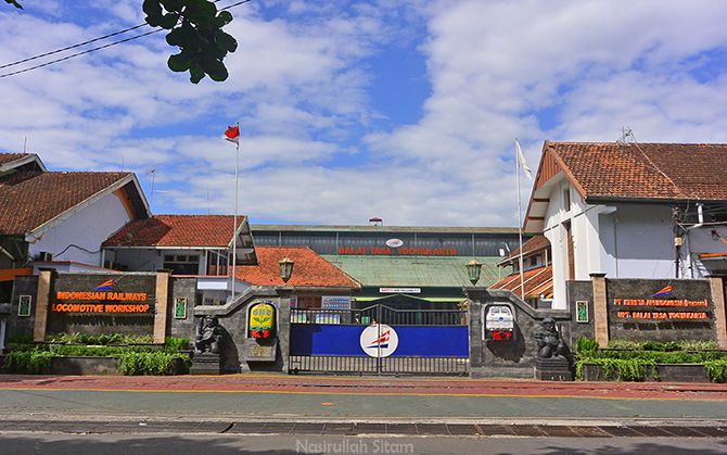 Lokomotif Tua di Balai Yasa Pengok, Yogyakarta - Nasirullah Sitam