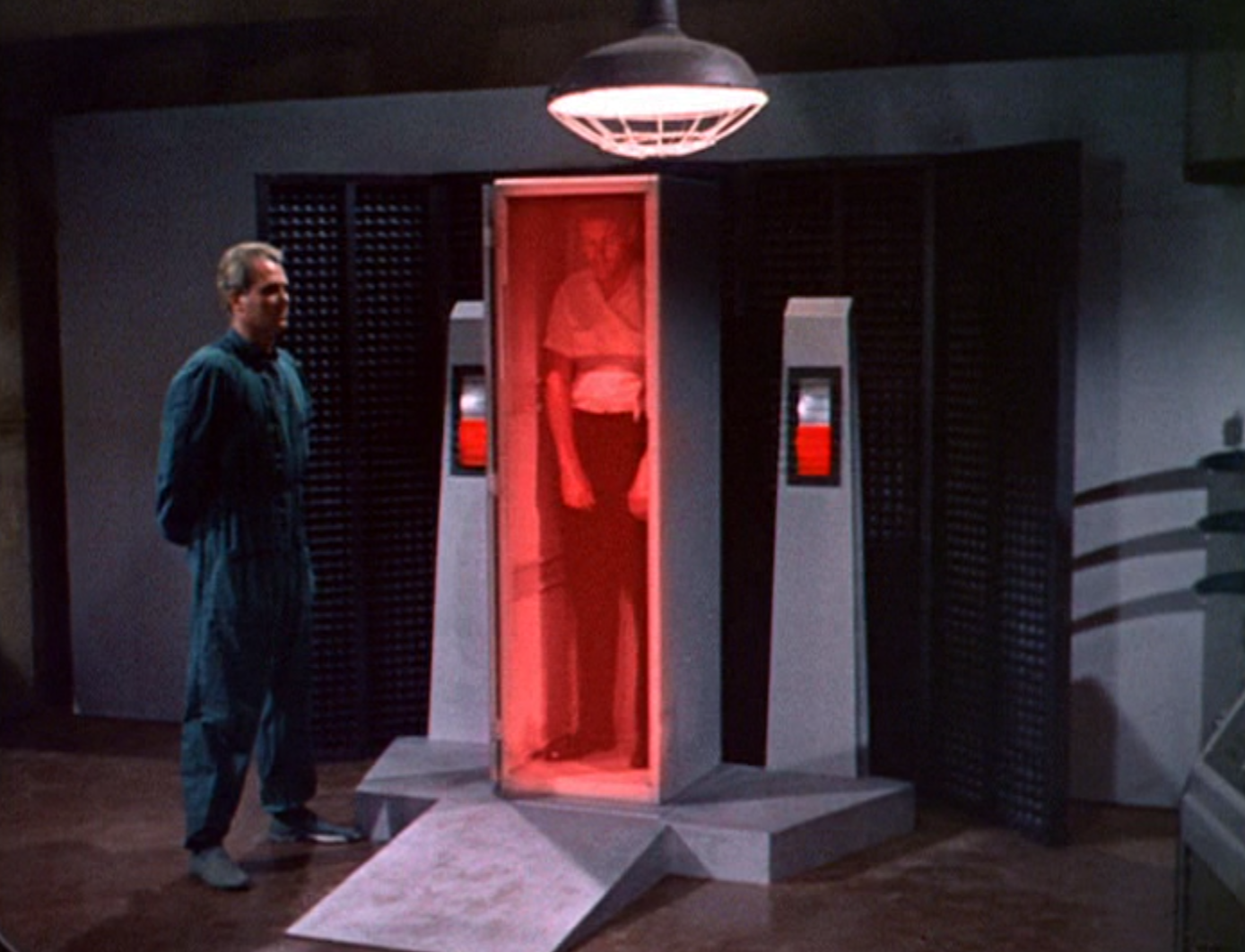 THE INVADERS: Episode 25: Dark Outpost - 10/24/67