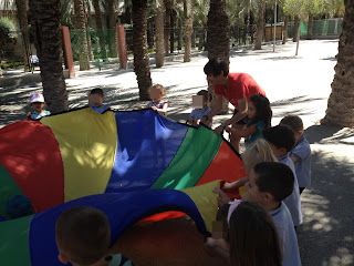 Pequeños monstruitos: MAGIA, BAILES Y JUEGOS PARA CELEBRAR EL FIN DE CURSO