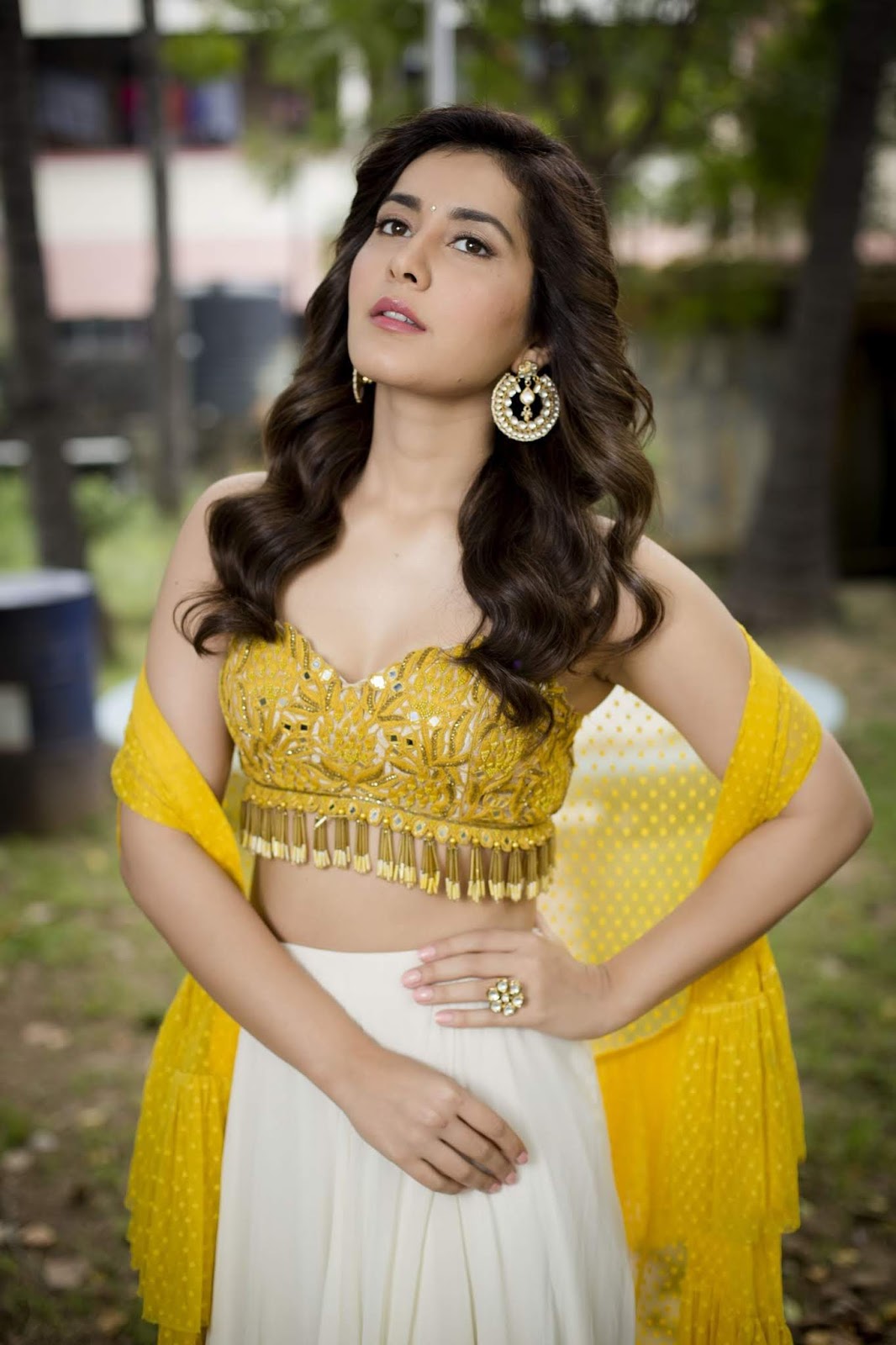 Actress Raashi Khanna Latest Glamorous HD Stills actress-raashi-khanna-latest-glamorous-hd-stills