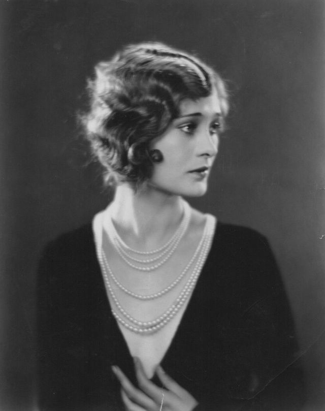 The Goddess of the Silent Screen: 30 Beautiful Black and White ...