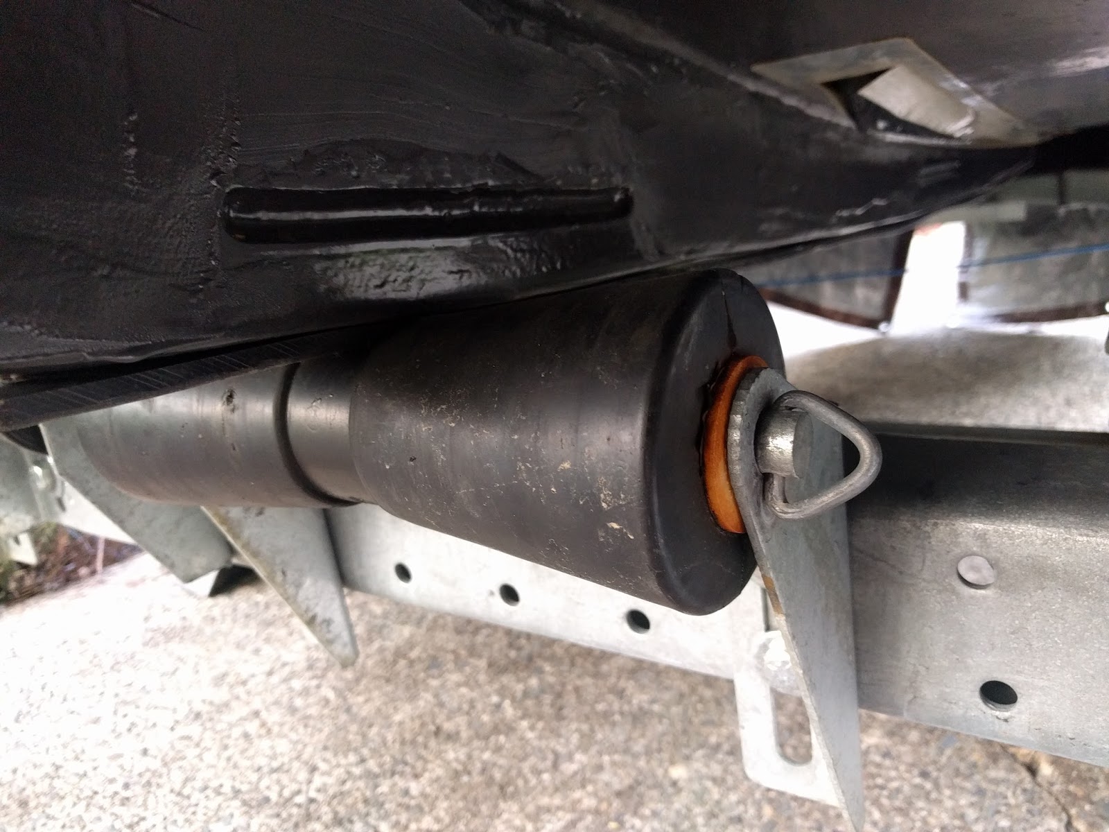 Sailing Scamp 284: Roller end caps to protect skegs