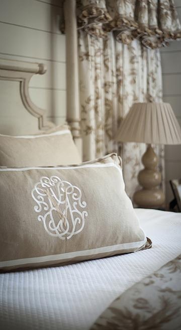 Eye For Design: Monograms.......Decorate Your Interiors With Them