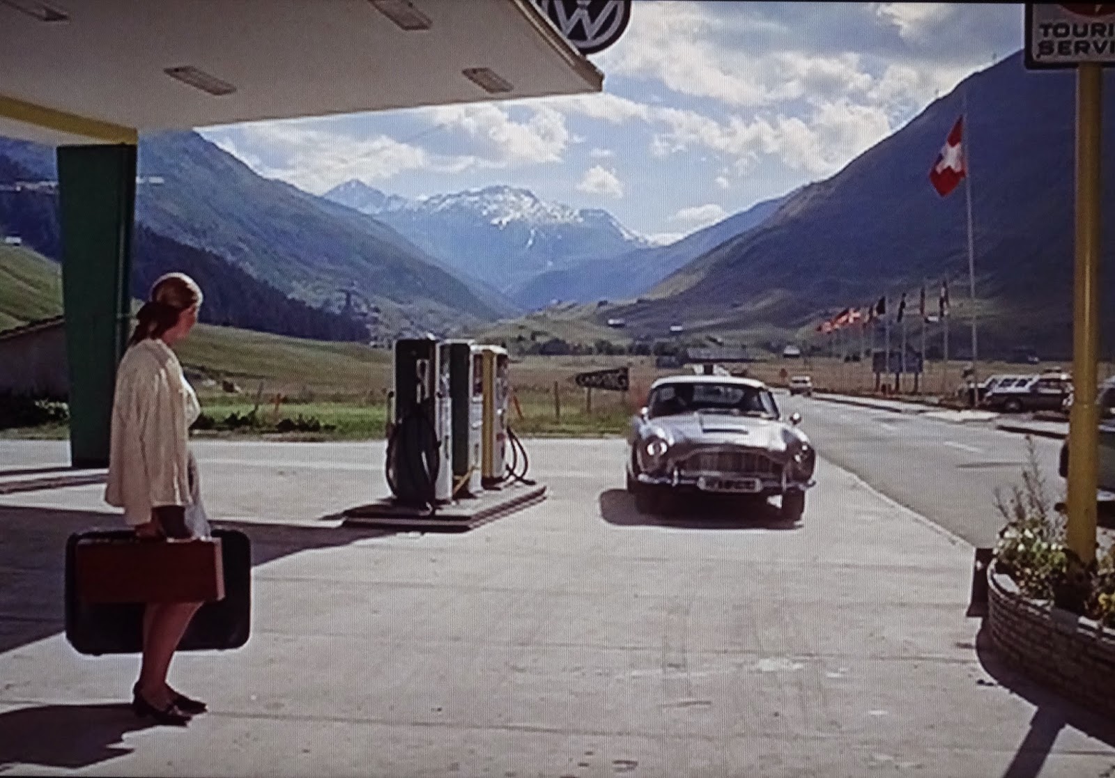 007 TRAVELERS: 007 Filming location: Gas station where Bond leaves ...