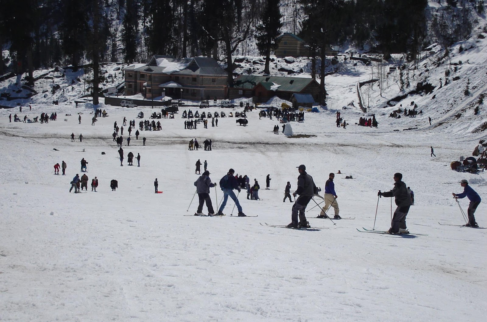 Manali India Tourist Attractions ~ E- Travel Destinations | Tourist ...