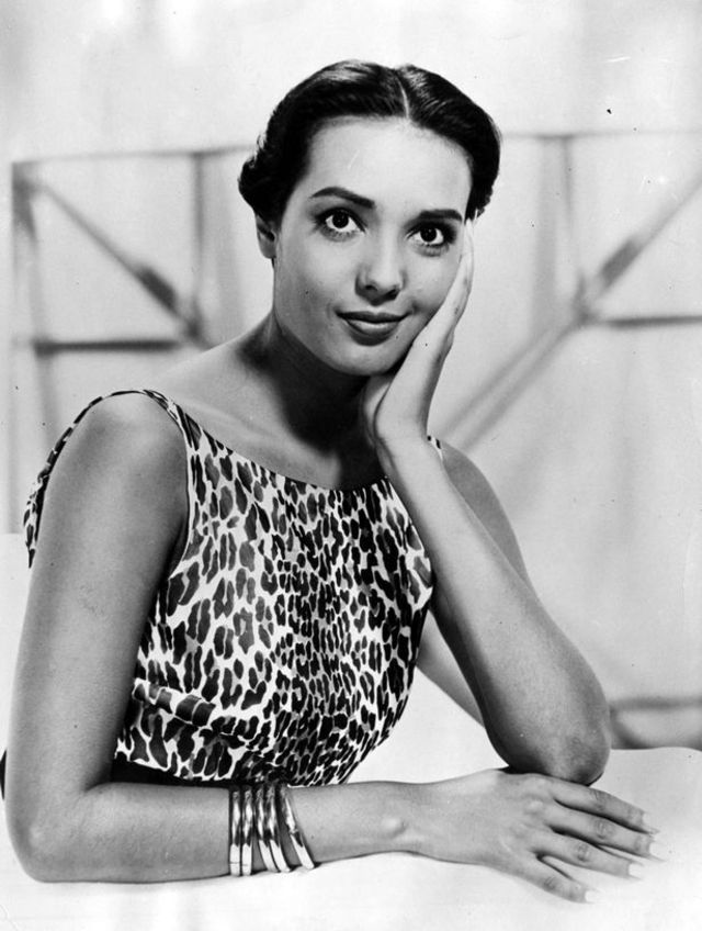 Vintage pics της Anna Kashfi: Η πρώτη πανέμορφη σύζυγος του Marlon ...