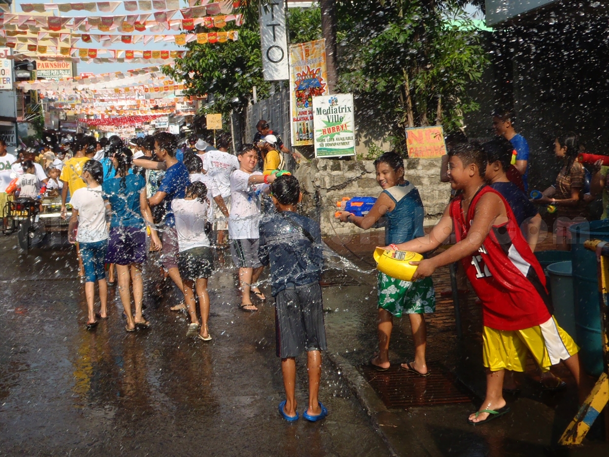 Pinoy Festivals: "Parada ng Lechon" in Balayan Batangas | Blogs, Travel ...