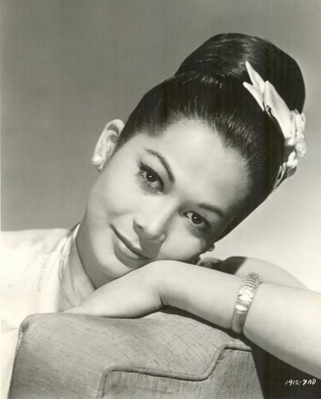 The "Chinese Bardot": 40 Glamorous Photos of Nancy Kwan in the 1960s ...