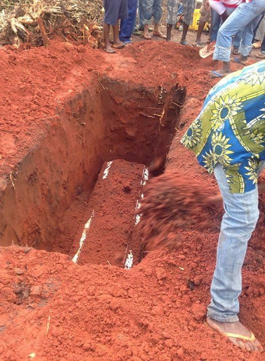 PHOTOS: Beverly Osu Buries Her Dad - Gistmania