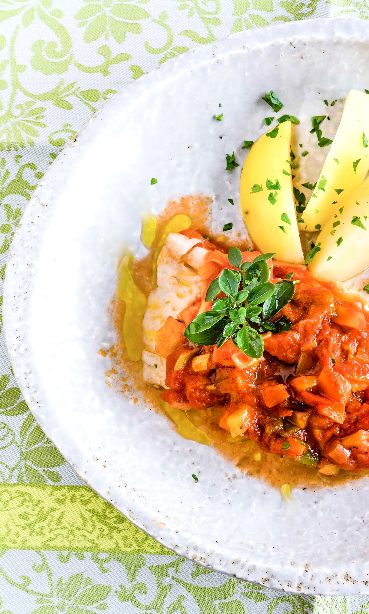 stuttgartcooking: Fisch-Filet mit einer Tomaten-Gemüse-Sauce und Kartoffeln