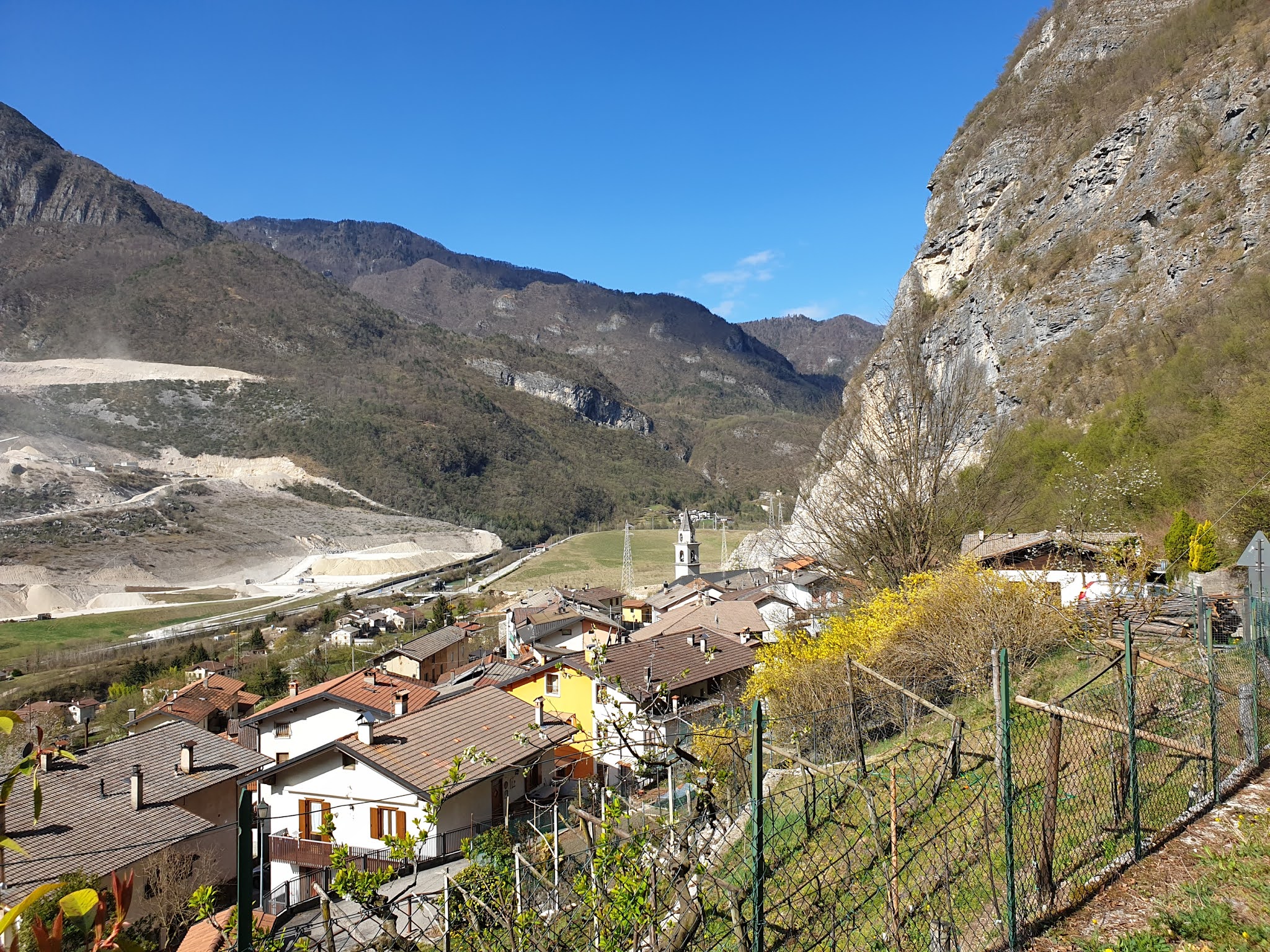Su strade e sentieri: VALDASTICO: DA CASOTTO (m. 440) A LUSERNA (m. 1400)