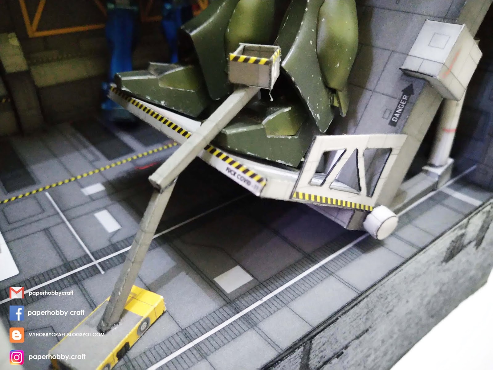 paperhobby: GUNDAM HANGAR 1:144 SCALE PAPERMODEL