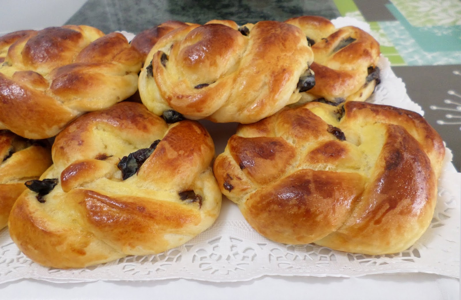 Mi pastelería: Bollos rellenos de crema pastelera y ciruelas pasas
