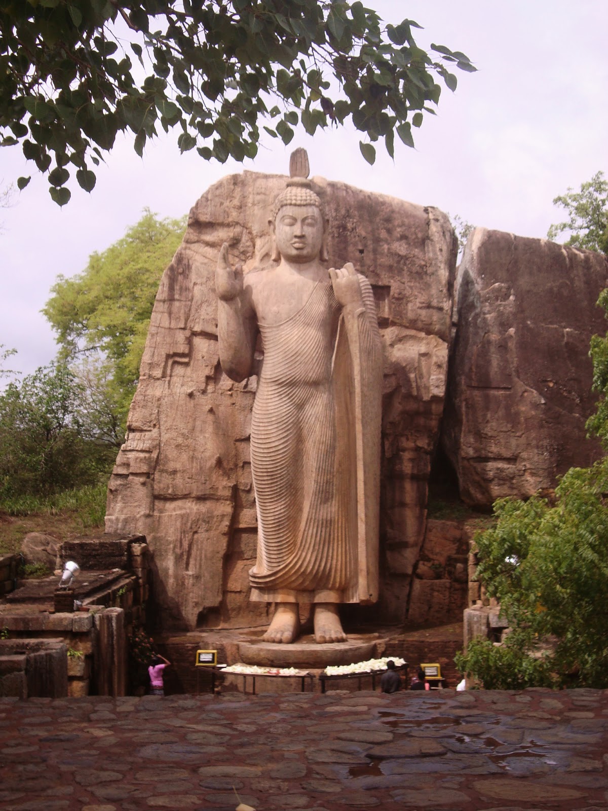 Aukana Lord Buddha Statue (Aukana Buddha Prathimawa)