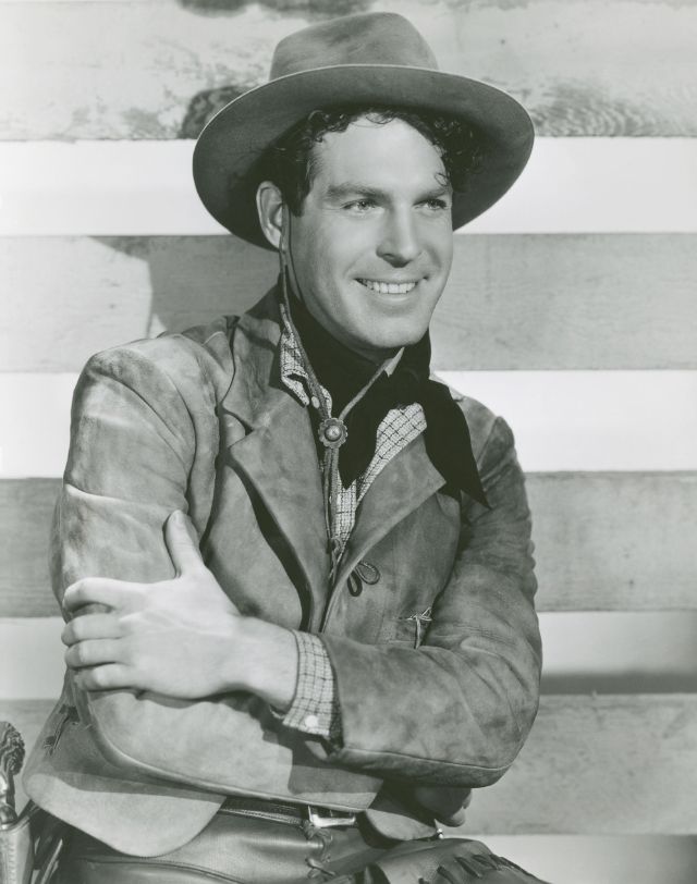 30 Fabulous Portrait Photos of Fred MacMurray in the 1930s and ’40s ...
