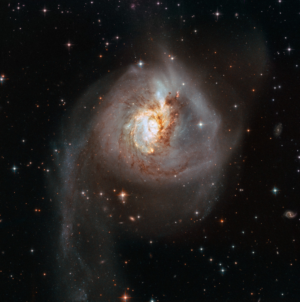 NGC 3256 - Fusão de Galáxias