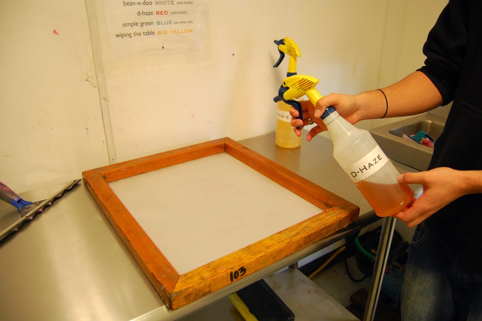 AHS Screen Printing: how to RECLAIM a photo-emulsion screen...