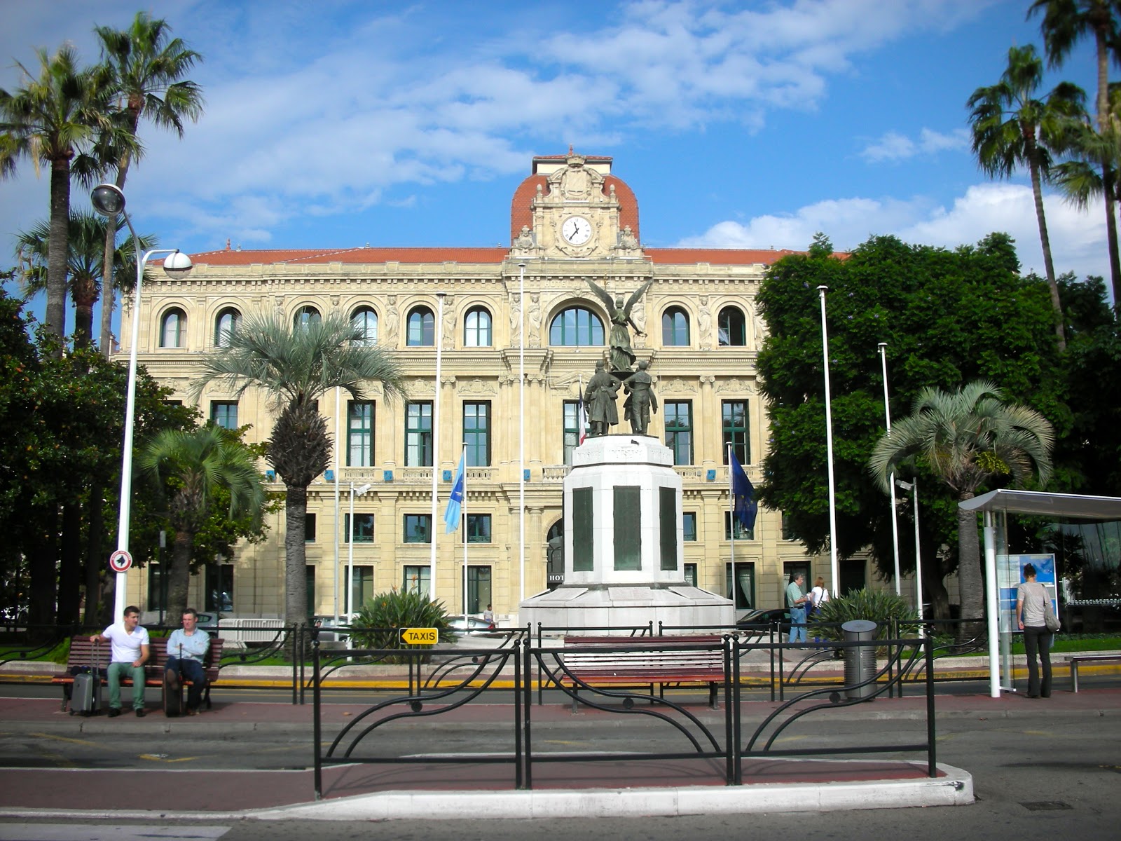 La Côte d'Azur: LES COLLINES DE CANNES