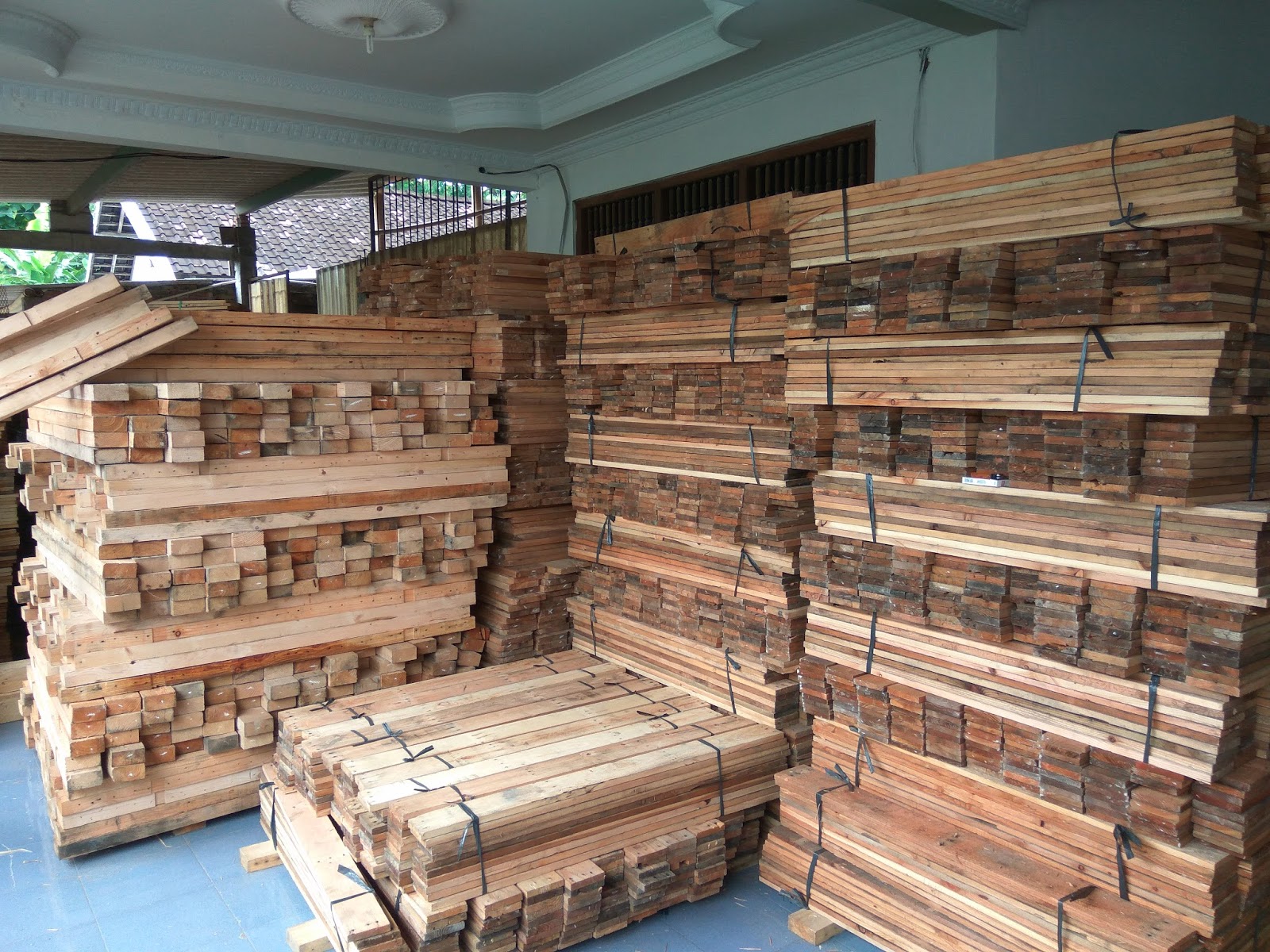 Ide Penting Kayu Beroti, Model Pintu