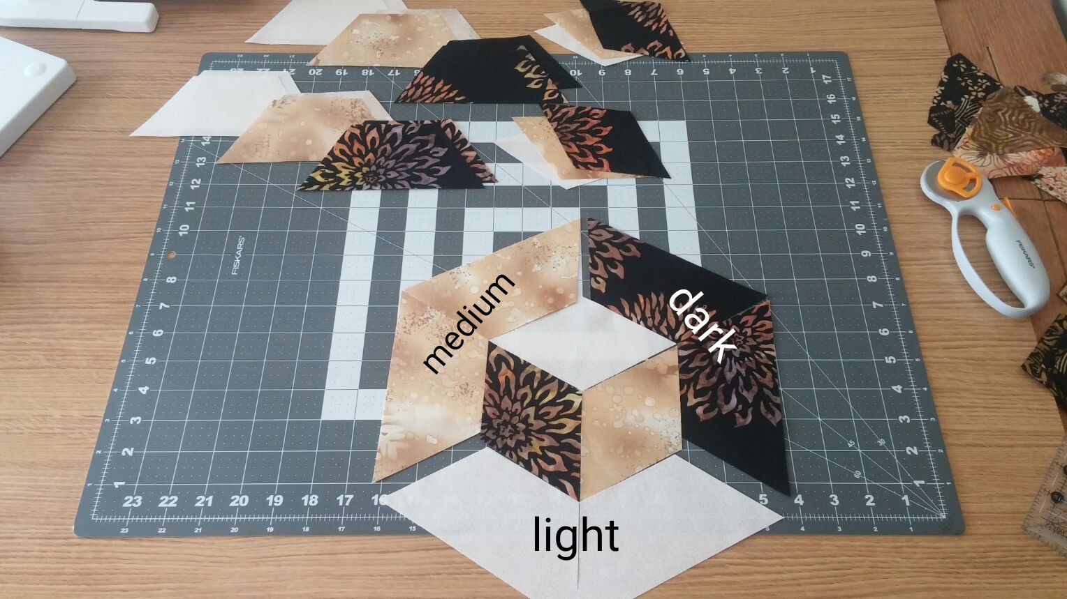 PJ's Crafty Creations: 3D Hexagon Table Runner - Cutting