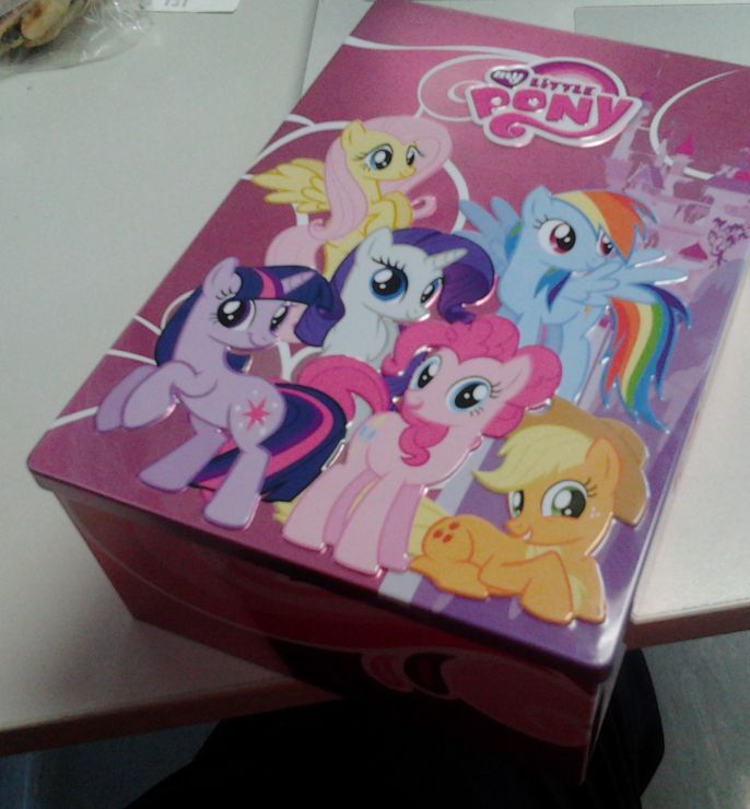 Equestria Daily - MLP Stuff!: Cookies and Collector Tin