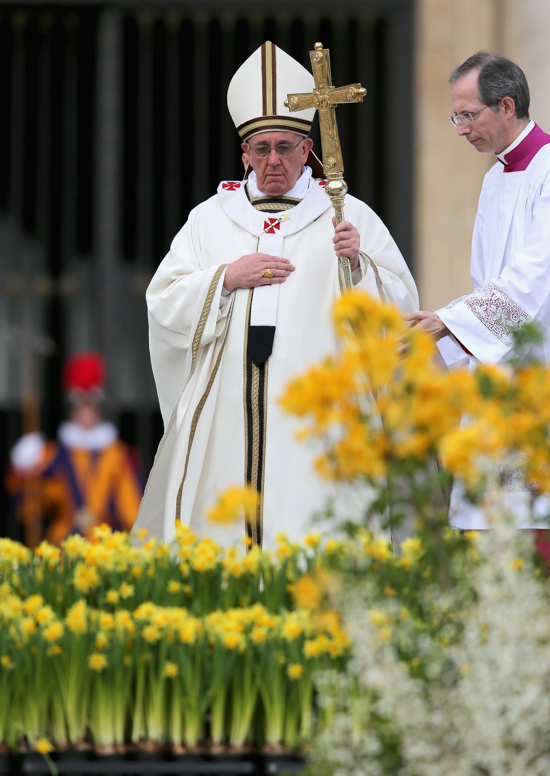 Asociación Litúrgica Magnificat: Los ornamentos papales (i): la falda y ...