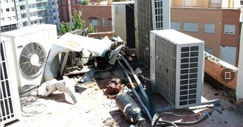 Explosión de un compresor de aire acondicionado en tareas de inspección ...