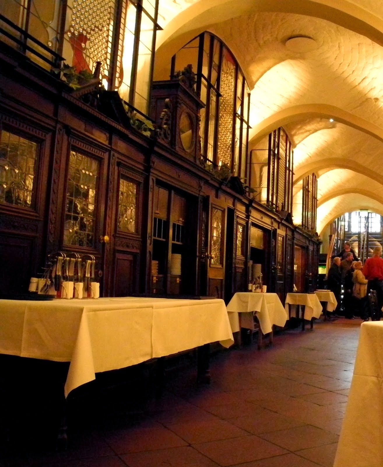 Bremer Ratskeller, Bremen : Eating Without Moving