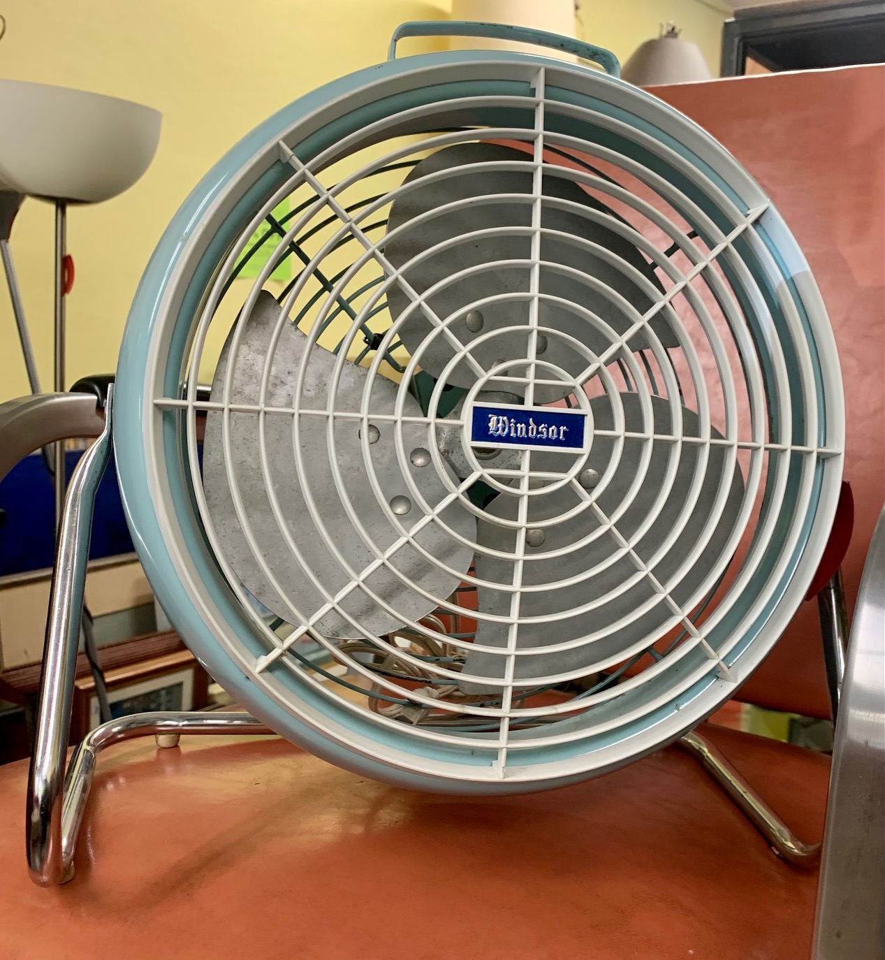 UHURU FURNITURE & COLLECTIBLES: SOLD #102257 Vintage Windsor Fan in ...