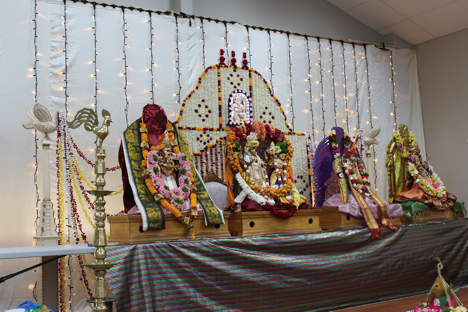 Moorthy Muthup Panthal Wedding service: POO MANAVARAI ,MANDAAPS