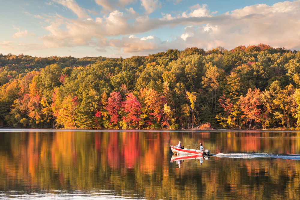 Iguana Boat Sales and Rentals: Visiting the Lake of the Ozarks in the Fall