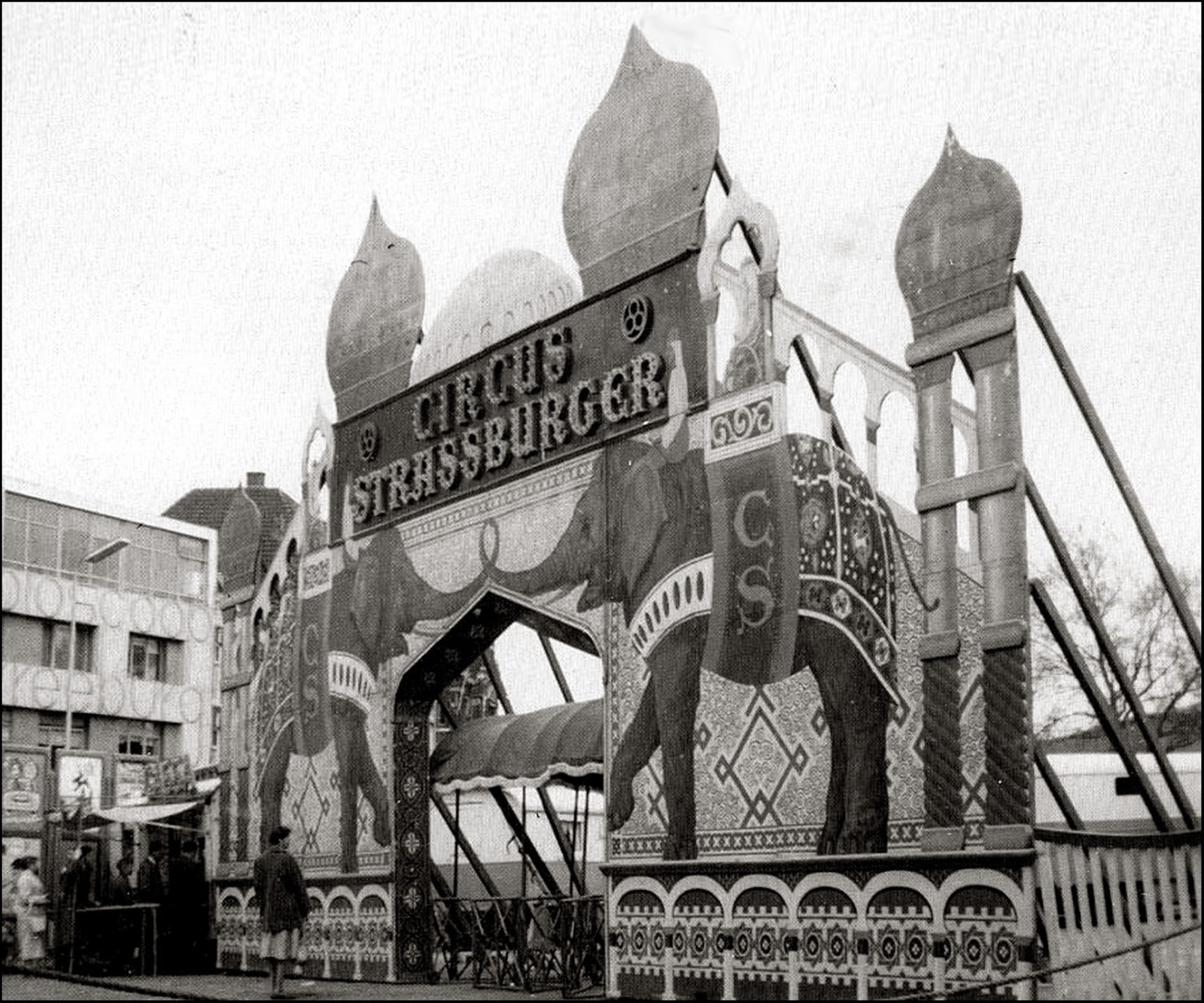 Buckles Blog: CIRCUS STRASSBURGER